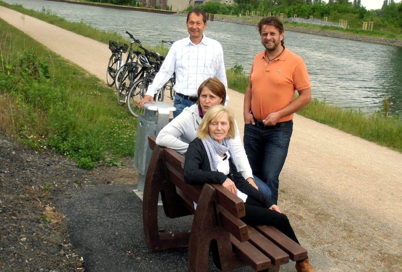 Abfallbehälter und Bänke am Kanalufer | halloherne.de